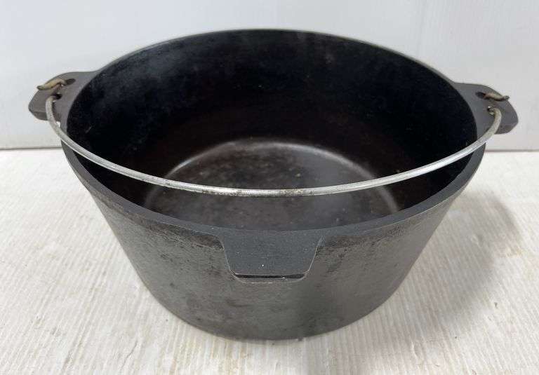 Extra large cast iron pot with wire handle, 12"Dia x 5 1/2"H - Albrecht ...