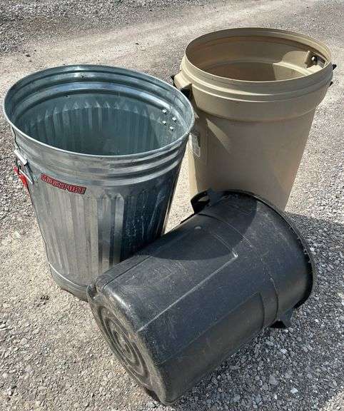 (3) Trash cans, includes: 1- Metal Motorsport Can, 1- Black plastic ...