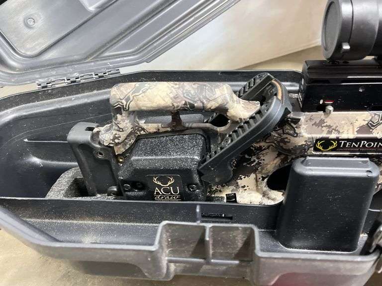 Ten-point crossbow with scope, hand crank cocking, 4- Ten point bolts ...