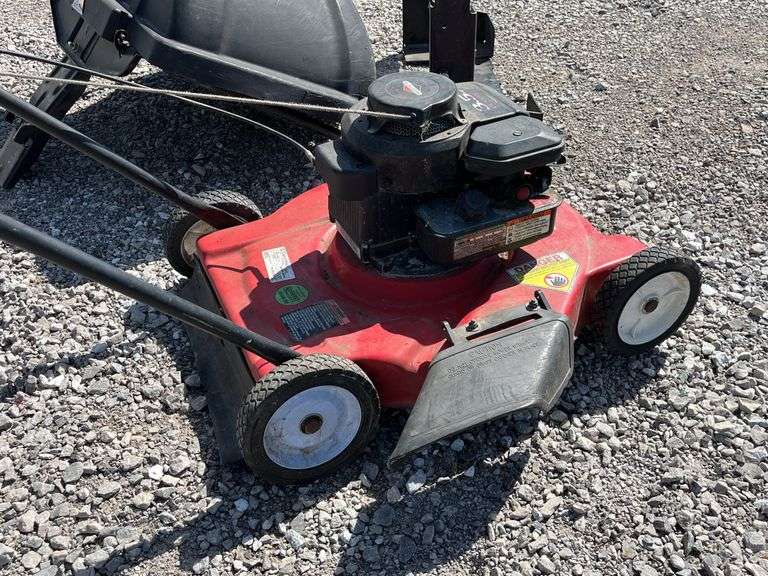 Rally push mower, 20", 3.5 HP Briggs & Stratton, runs; Cub Cadet bagger ...