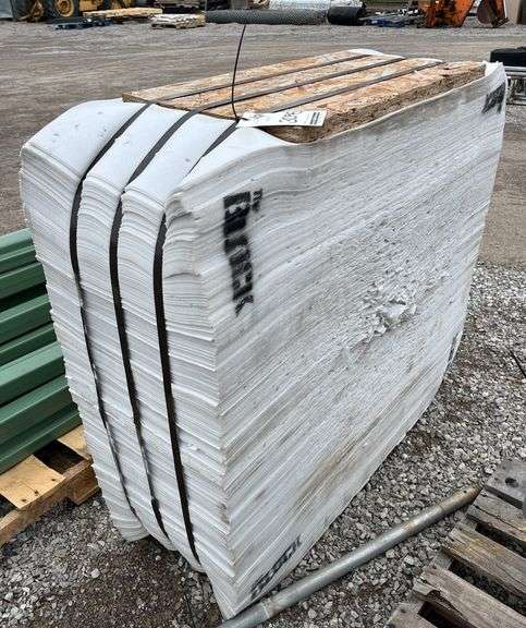 The Block Archery bow and crossbow target, 48" x 40" x 18", lots of use ...
