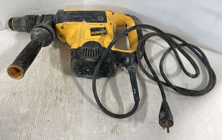 Corded hammer drill, cord has wear - Albrecht Auction Service