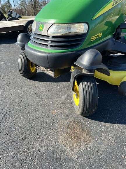 John Deere SST16, 16 HP spin steer, brand new oil change, new deck belt ...