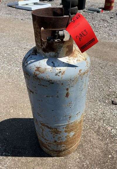 Propane tank, full, when not in use, valve must be tightened with tools ...