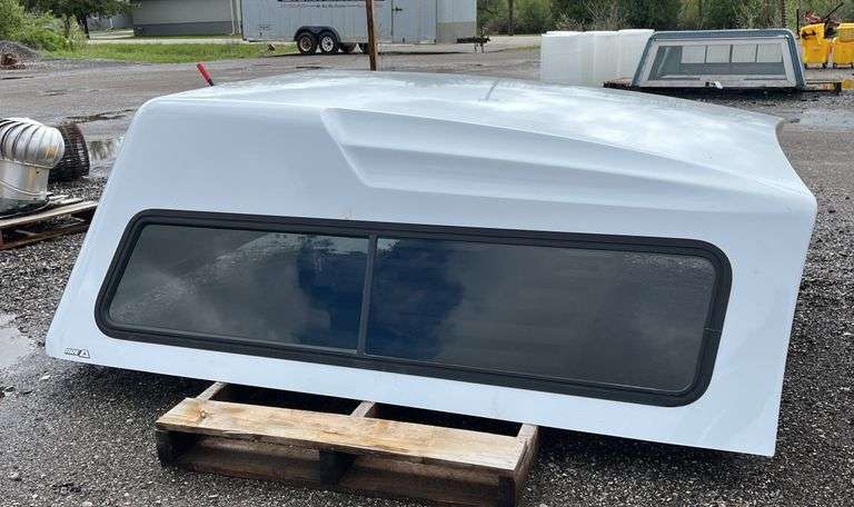 White truck topper, SN. N4127423, no cracks in glass or topper, has no ...