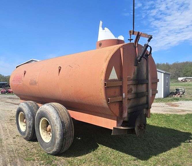 Calumet Liquid Manure Tanker, 3250-Gallon, Hydraulic Drive Propeller ...