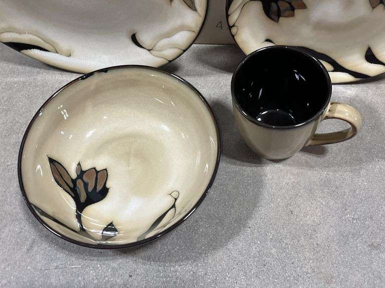 Service for 10, Gourmet Basic floral home gold colored scroll design ...