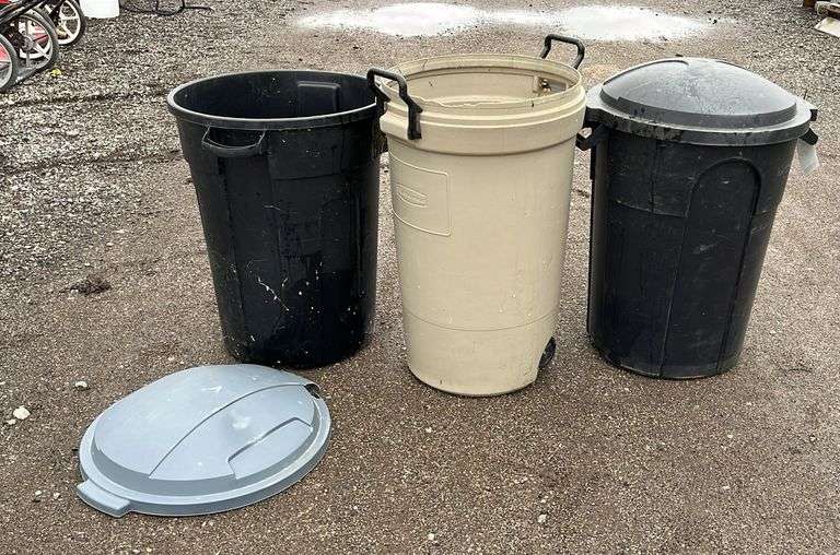 (3) Garbage bins, 33-gallon - Albrecht Auction Service