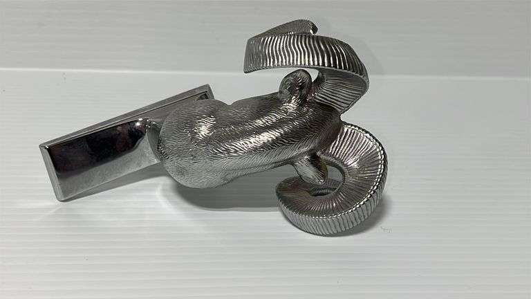 Older Dodge Ram Hood Emblem, new - Albrecht Auction Service