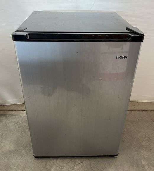 Haier mini-fridge, 2.7 cu. ft., 28"H, works - Albrecht Auction Service
