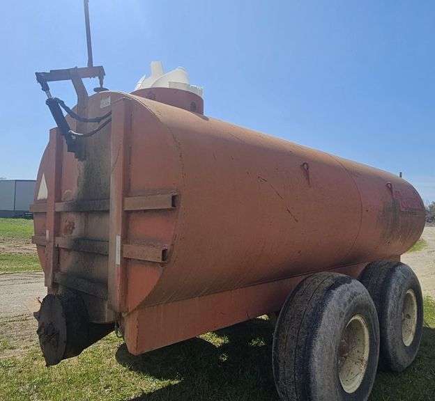 Calumet Liquid Manure Tanker, 3250-Gallon, Hydraulic Drive Propeller ...