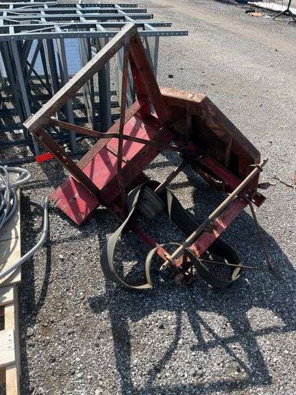 Ford-Dearborn 3-point buzz saw, used last winter - Albrecht Auction Service