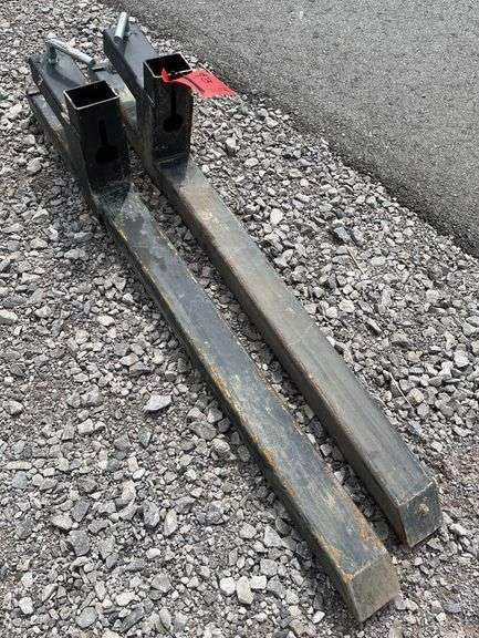 Set of bucket forks, need to bend holding bolts back - Albrecht Auction ...
