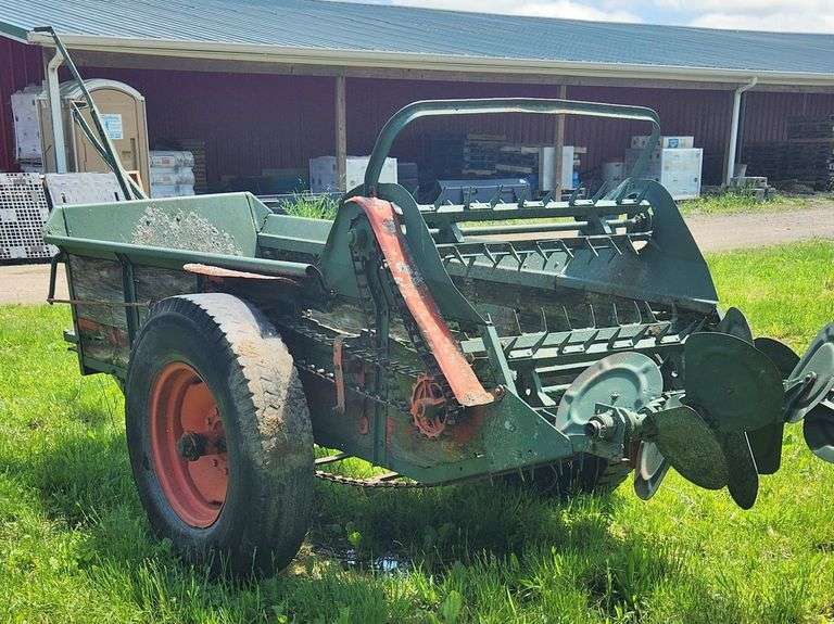 This item Selling ABSOLUTE! ~~~ New Idea Manure Spreader, Metal All in Good Shape, Wood Floor ...