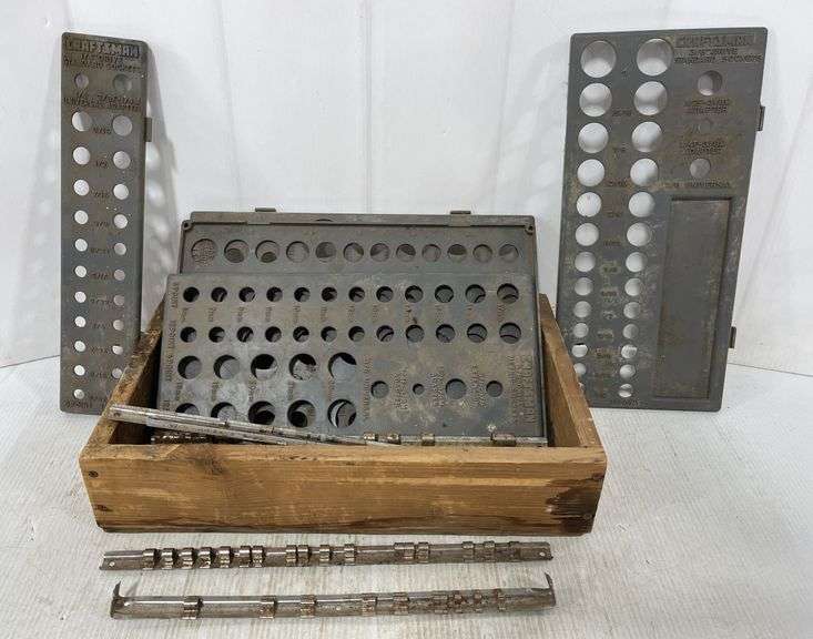 Group of socket holders, various sizes - Albrecht Auction Service