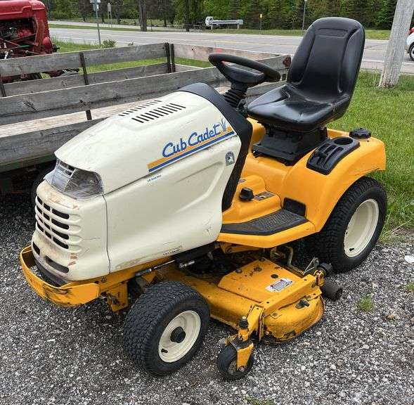 Cub Cadet Series 3000 Tractor, Model GT 3204, has new blades, battery ...