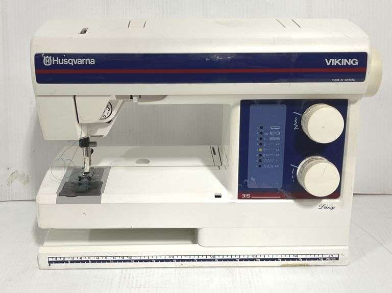 Husqvarna Viking Daisy sewing machine, made in Sweden, no foot pedal ...