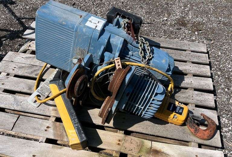 Demag electric chain fall, 4400 lb. capacity, unknown, as is - Albrecht ...