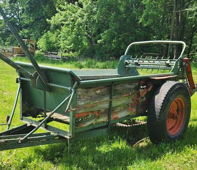 This item Selling ABSOLUTE! ~~~ New Idea Manure Spreader, Metal All in Good Shape, Wood Floor ...