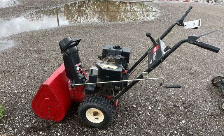 Toro Power THrow 724, 24"W front, as is - Albrecht Auction Service