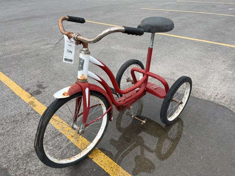 Tricycle, front measures 16"W, back measures 13"W - Albrecht Auction ...