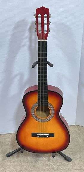 Guitar, missing one string, used - Albrecht Auction Service