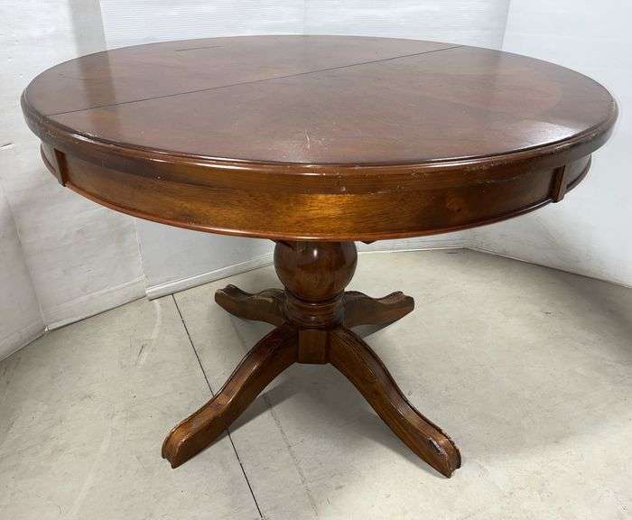 Round cherry wood dining table with built in leaf extender, 41 1/2"Dia ...