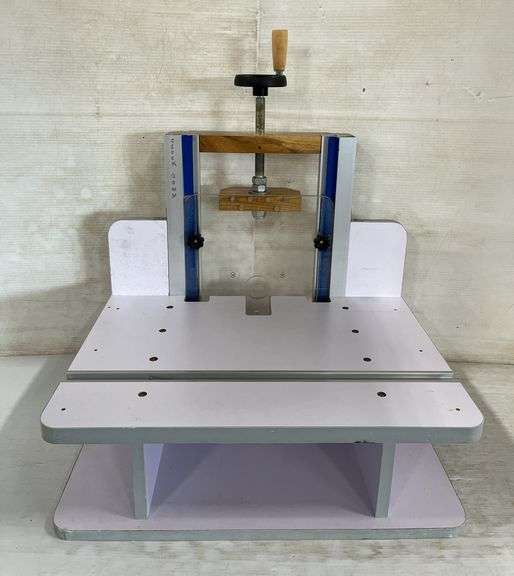 MLCS horizontal router table, 24"W x 26"H, works as it should ...