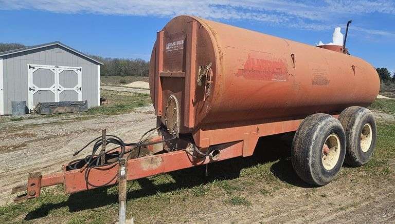 Calumet Liquid Manure Tanker, 3250-Gallon, Hydraulic Drive Propeller ...