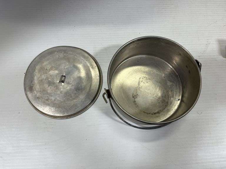 Boy Scouts pack and mess kit, purchased in 1968 - Albrecht Auction Service