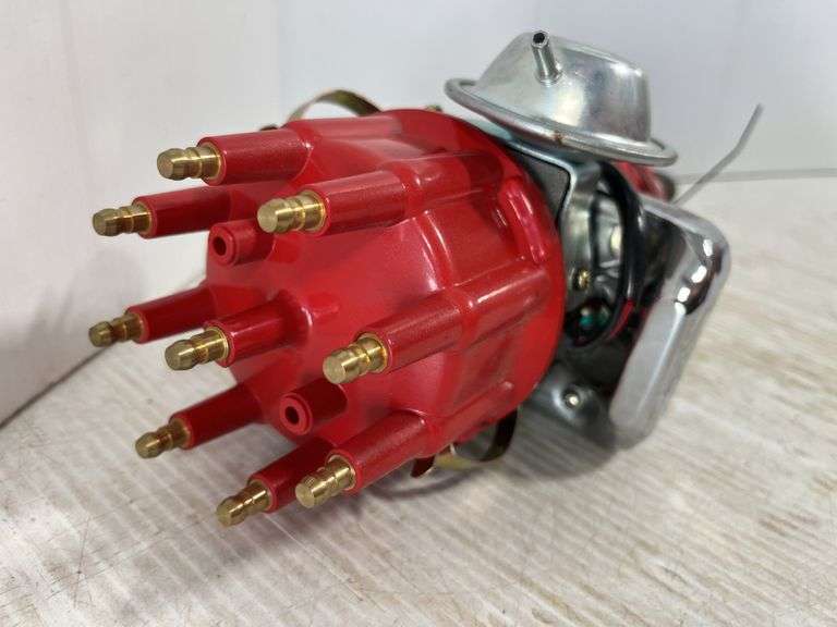 Small block Chevy distributor, new, never installed - Albrecht Auction ...