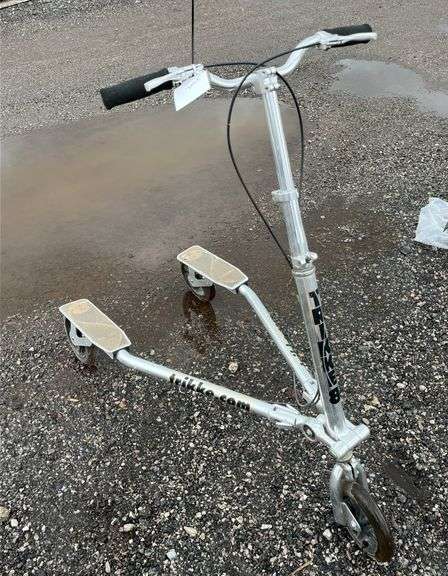 Trikke 8 scooter, 12"L x 4"W foot stools, works as it should, good ...