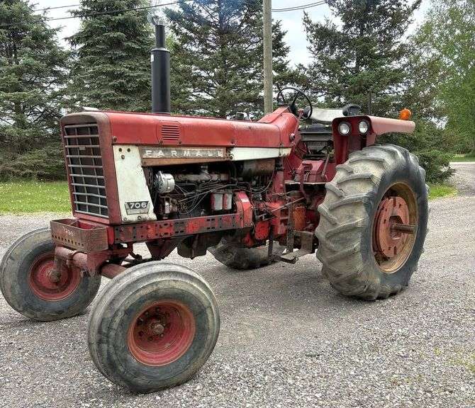 Farmall 706D Tractor, (4596 Hours), 310 Diesel, Everything Works as it ...