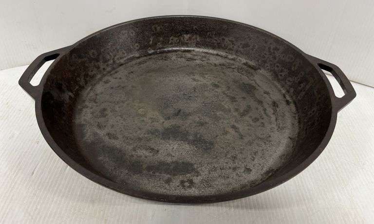 Large Lodge cast iron skillet, 17"Dia x 3"H, has two large helping ...