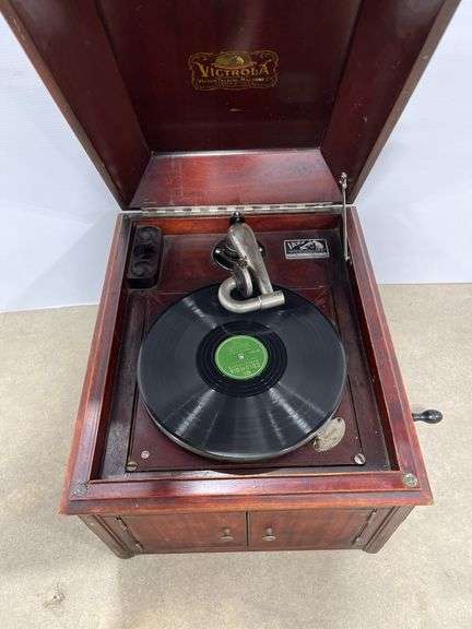 Victor Talking Machine, Victrola model VV-X, serial #280327J, front ...