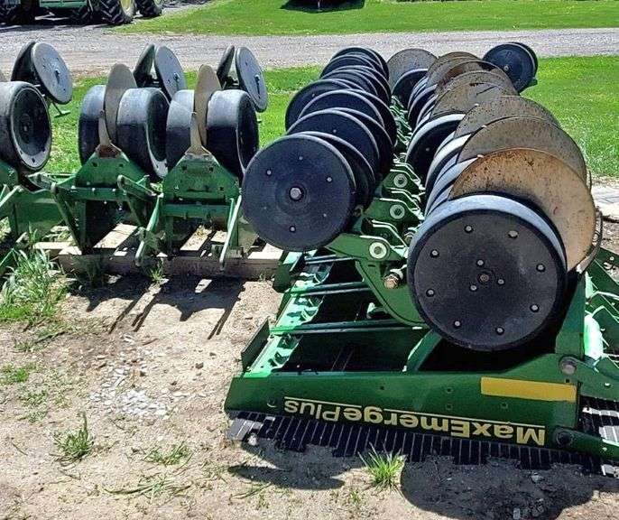 (12)-Row Units, MaxEmerge Plus Row Units with Cast Frame Mounts, Top ...