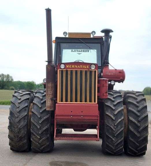 Versatile 800 Tractor, Unknown Hours, Has New Battery, Has AC, but ...