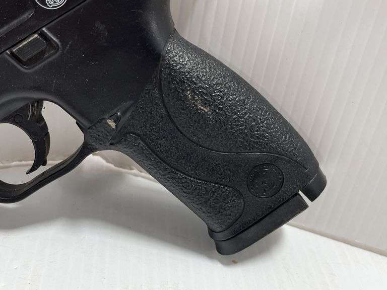 Smith & Wesson MP40 Police Training Pistol - Albrecht Auction Service