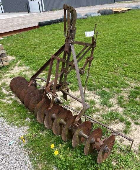 Older heavy steel 7' disk, rusty - Albrecht Auction Service