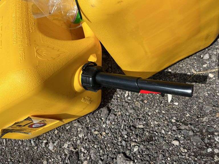 (2) 5-Gallon diesel containers, used - Albrecht Auction Service