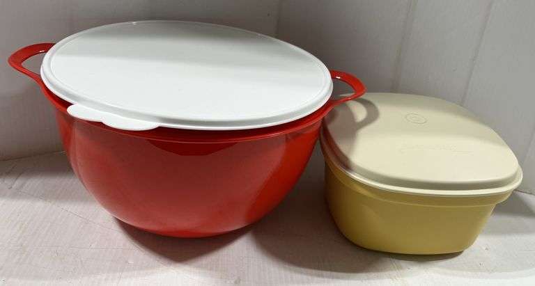 Tupperware "Thatsa" bowl with lid, 12 3/4"Dia x 7 1/4"H, used ...