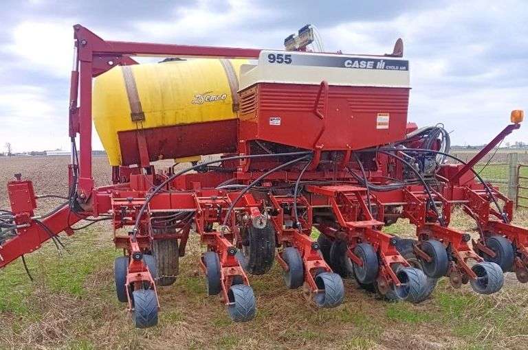 Case IH 955 Planter, 12-30" Row, New Discs Last Year, Includes Monitor ...
