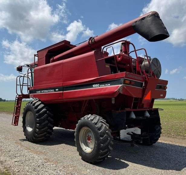 Case IH 1660 Combine, (5970 Hours), RWA, Rock Tarp, Feeder Reverser ...