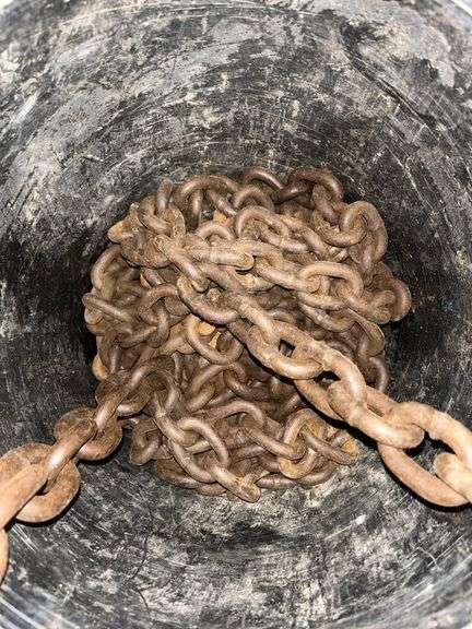 Bucket filled with heavy logging chains - Albrecht Auction Service
