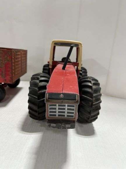 Vintage International 3588 Anteater FWD tractor with the big Case IH ...