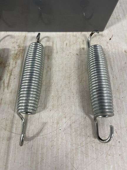 (72) Heavy duty springs, 5 1/2"L, good - Albrecht Auction Service