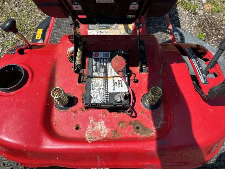 Huskee LT4200 42" riding mower, runs well - Albrecht Auction Service