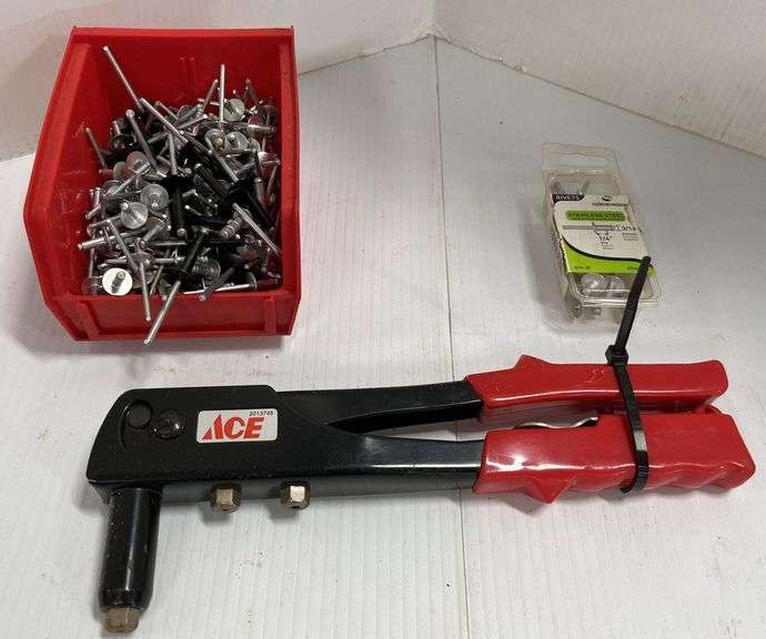 Ace rivet gun with rivets, like new - Albrecht Auction Service