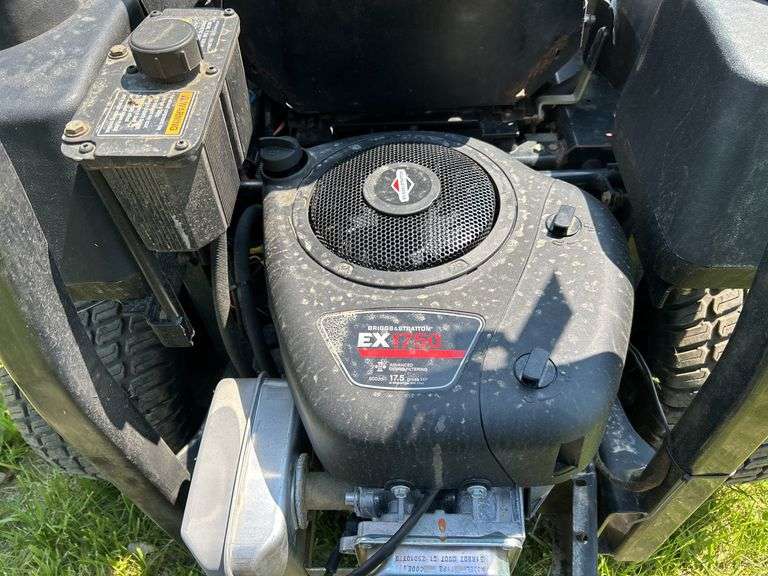 Toro Z-Master zero turn lawn mower, 670 hours, new Briggs & Stratton 17 ...