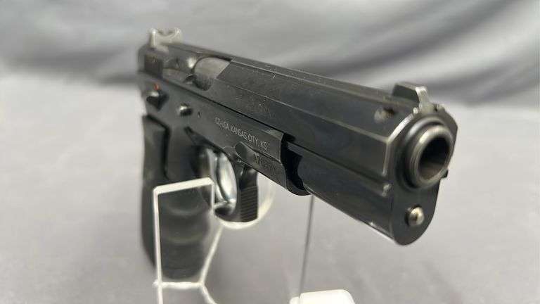 CZ-USA CZ 75 B, .40 S&W, with Hogue Rubber Grips, Original Grips, and Box - Albrecht Auction Service
